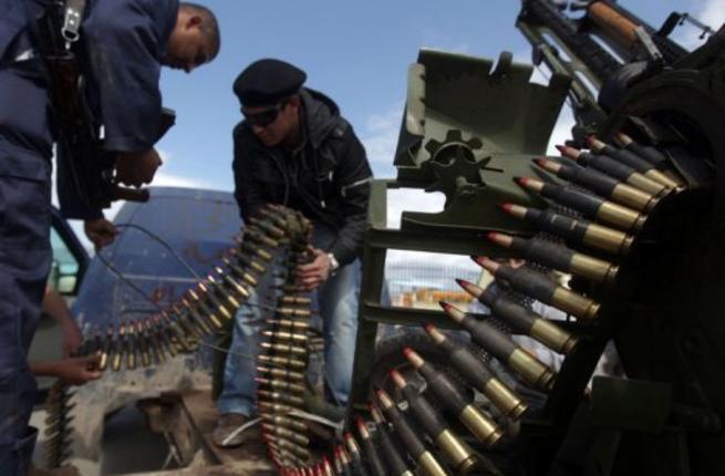 Rebels to enter Gaddafi town without fight as convoy arrives in Niger ...