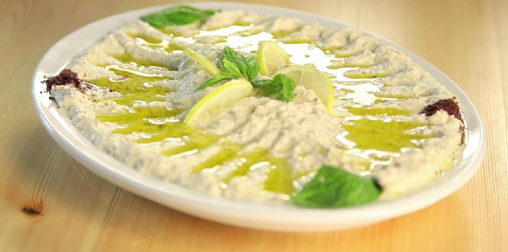 بالفيديو: طريقة عمل متبل الباذنجان المشوي | البوابة