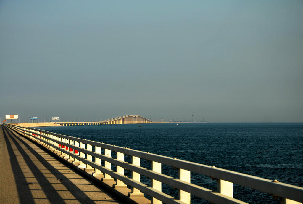 Construction of Saudi bridges to Bahrain, Qatar expected to begin 'soon ...