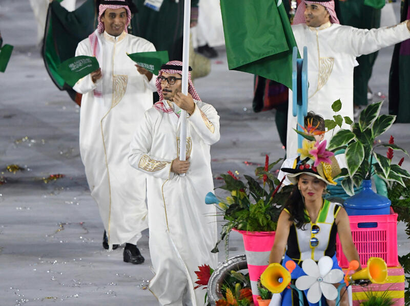 Awkward: Saudi Olympic team led into opening ceremonies by a woman ...