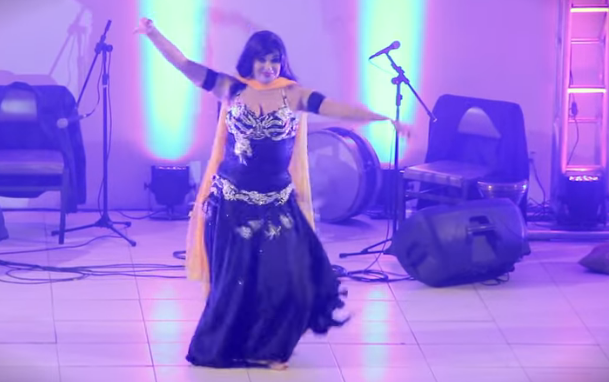 Belly dancing queen Fifi Abdo to teach 'the art of shaking it' in Italy! | Al Bawaba