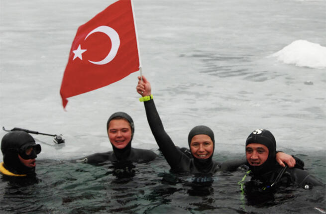 Turkish free diver breaks world record with 120-meter dive under ice ...