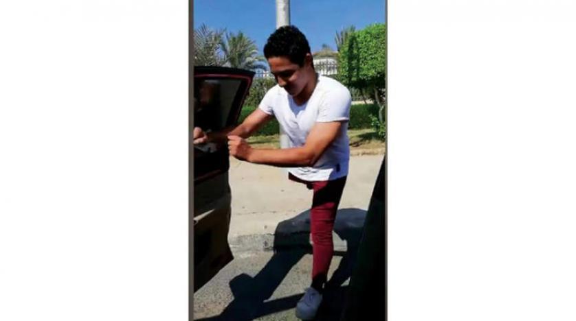 Egypt's Crutch-Ridden Mahmoud Abdo Does ‘KIKI’ Challenge on One Foot ...