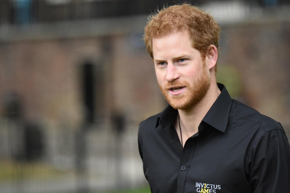 British Fans Swarm Blacked Out Car Convinced Prince Harry Inside | Al ...