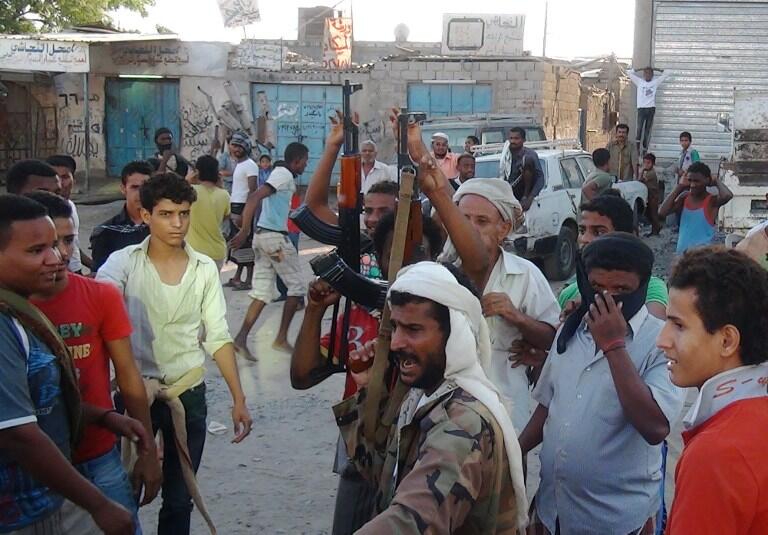 Houthis seize Aden district, armed men land by sea | Al Bawaba