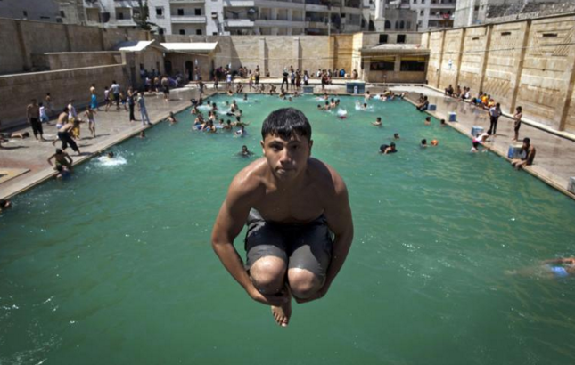 Syrian refugees are taking swimming classes in Jordan to prepare for ...
