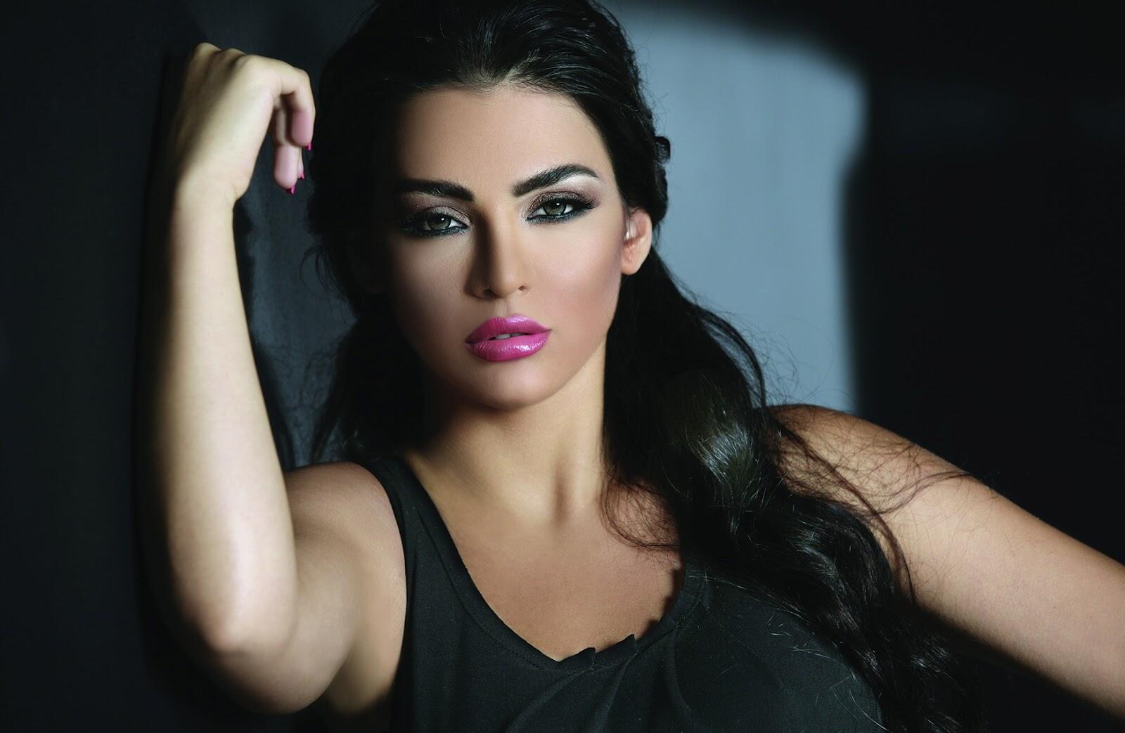 Amar strips down to her bra in this sultry photo shoot | Al Bawaba