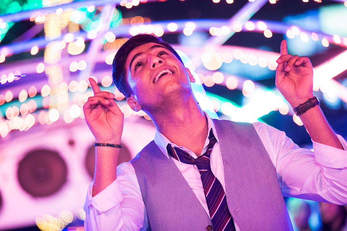 Mohammed Assaf resembles his footie twin Ronaldo during a football game ...