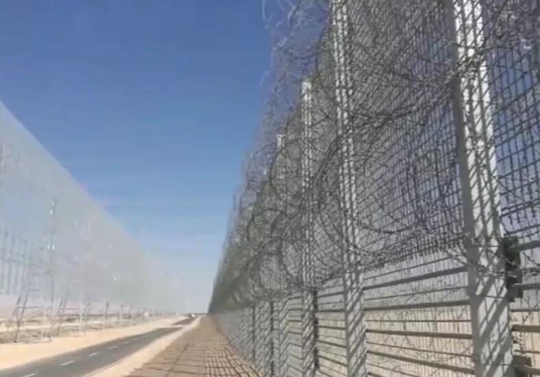 Israel Is Building a 'Smart' Fence 30 Meters High Running 4.5 Km Around ...