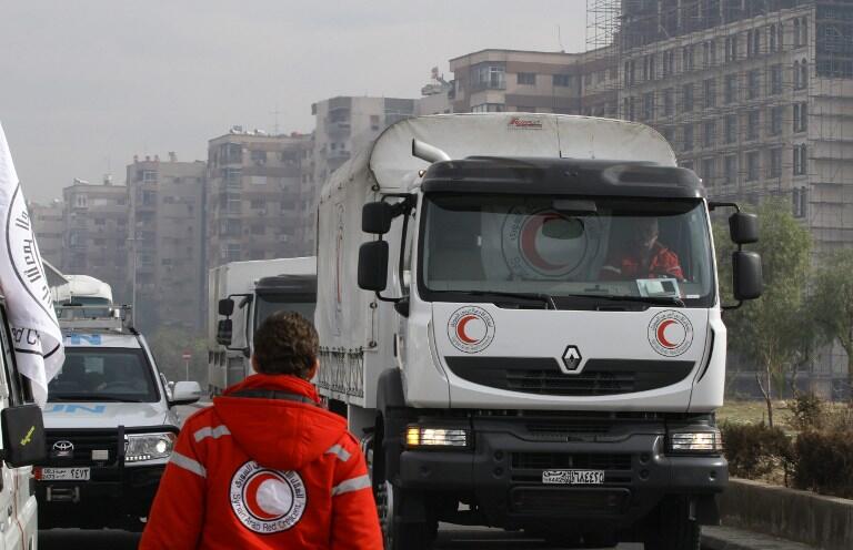 Video emerges showing Madaya residents receiving aid convoy | Al Bawaba