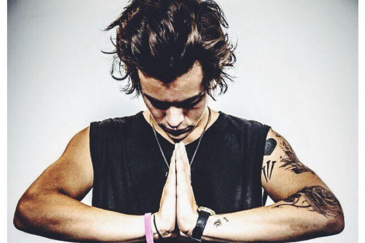 Keepin' it kosher: Harry Styles is "Up All Night" studying Hebrew | Al ...