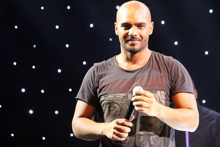 Get in there! Joseph Attieh proves super popular this summer | Al Bawaba