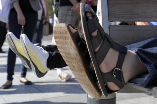 Meet the Moroccan man with the world's largest feet! | Al Bawaba