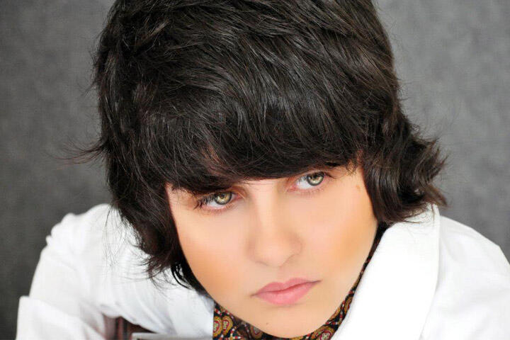 Quick getaway: Police raid Saudi party, UAE female singer flees scene ...