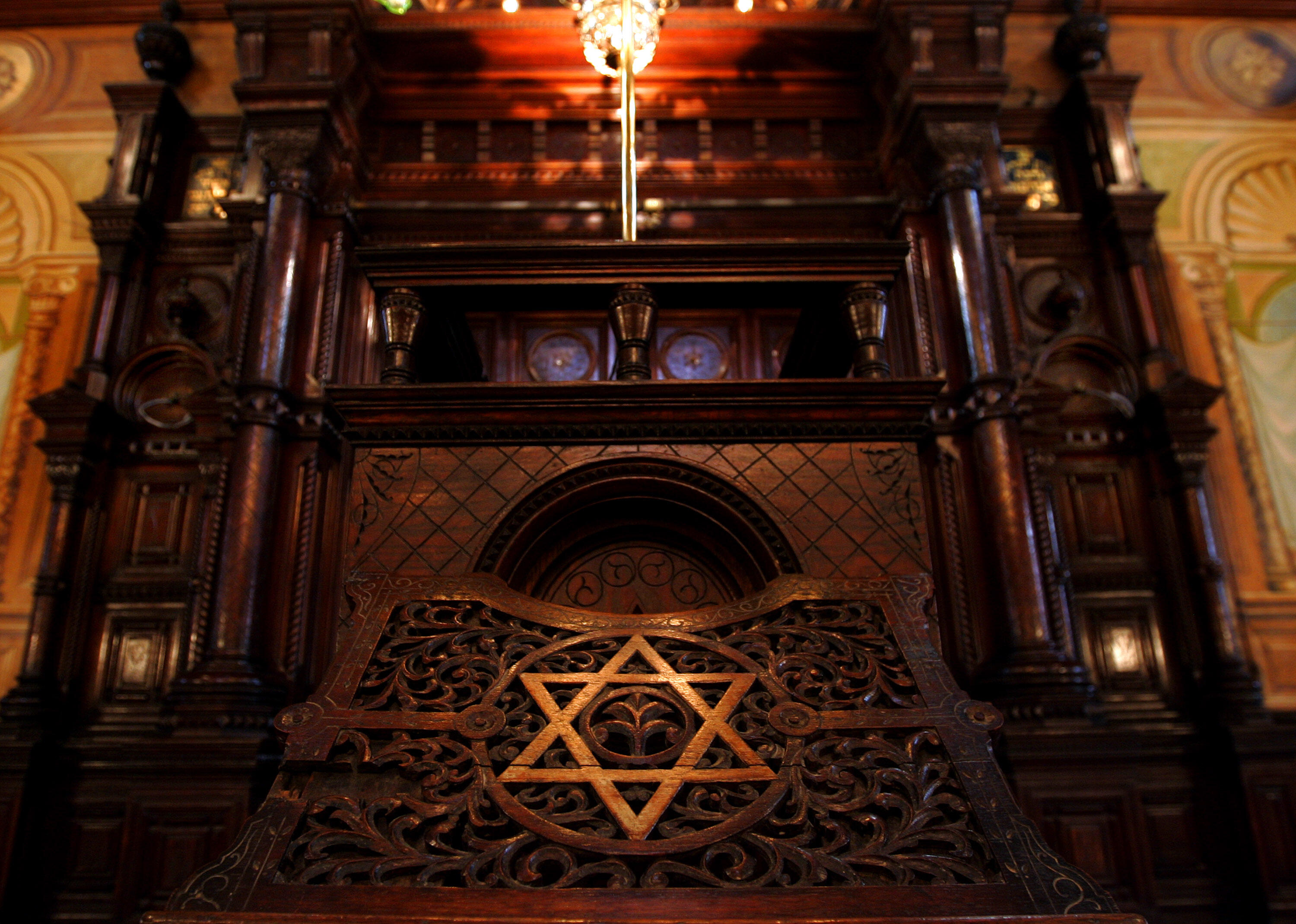 The last Jew in Kabul opens shop in the only synagogue in Afghanistan ...