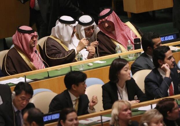 Saudi Arabia Spends $43.5 Billion on Government Employees in 2017 | Al ...