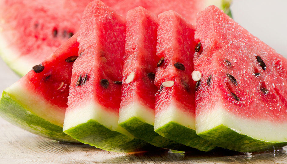 Gaza temporarily lifts eight-year ban on Israeli watermelon | Al Bawaba
