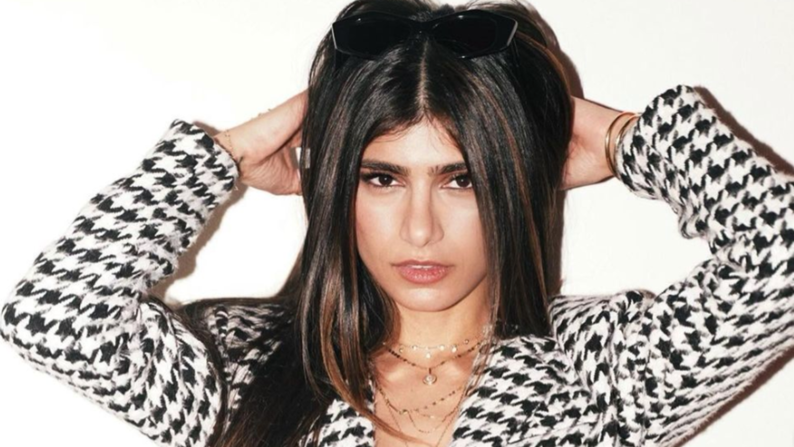 Mia Khalifa exalts 1st magazine cover | Al Bawaba