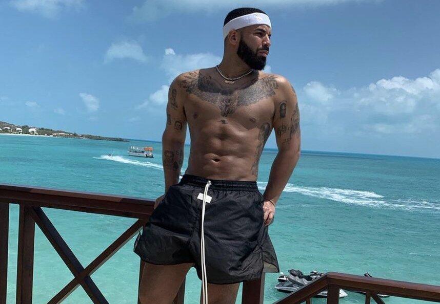 Drake Showed Off His Toned abs on Vacation | Al Bawaba