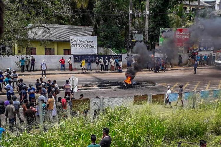 One Killed, 12 Injured in Sri Lanka as Police Shoot Protestors | Al Bawaba