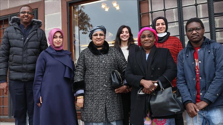 Niger’s First Lady Visits African Culture House in Turkey | Al Bawaba