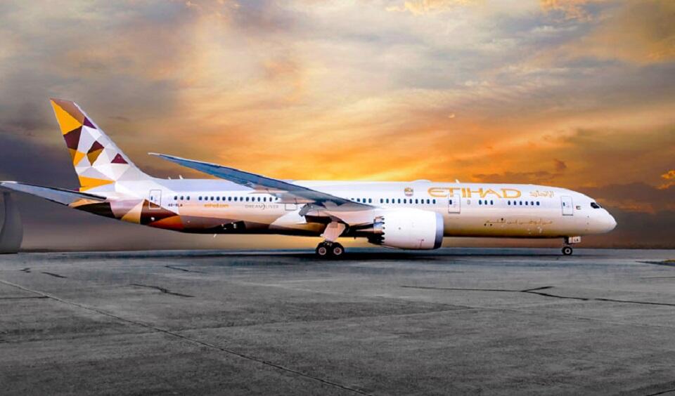 Etihad Airways Unveils Manchester City FC Livery on New Dreamliner | Al ...